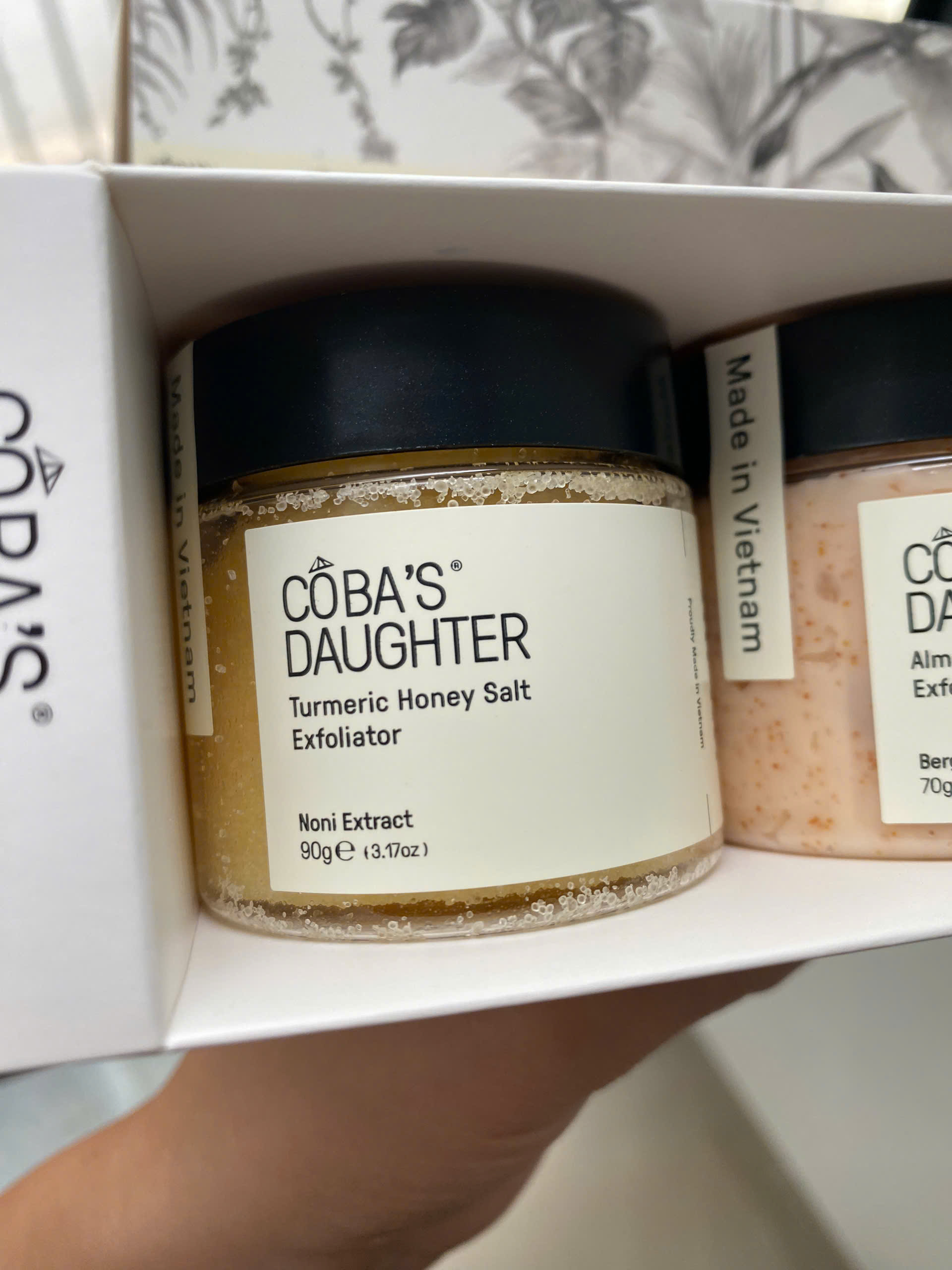 Bộ chăm sóc cơ thể tẩy tế bào chết & dưỡng ẩm cho da - CoBa's Daughter ...