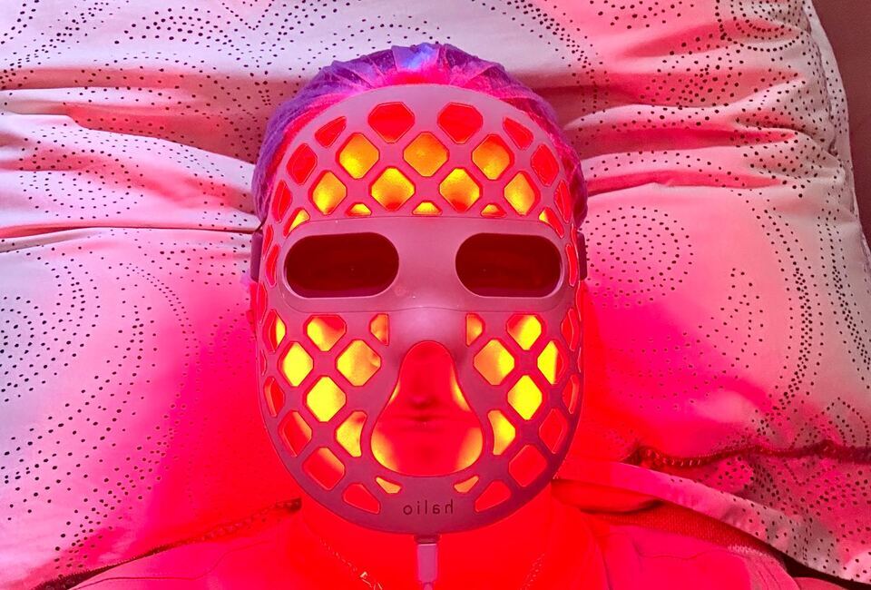 Mặt Nạ Ánh Sáng Sinh Học Halio PureGlow Ultralite Silicone LED Face ...